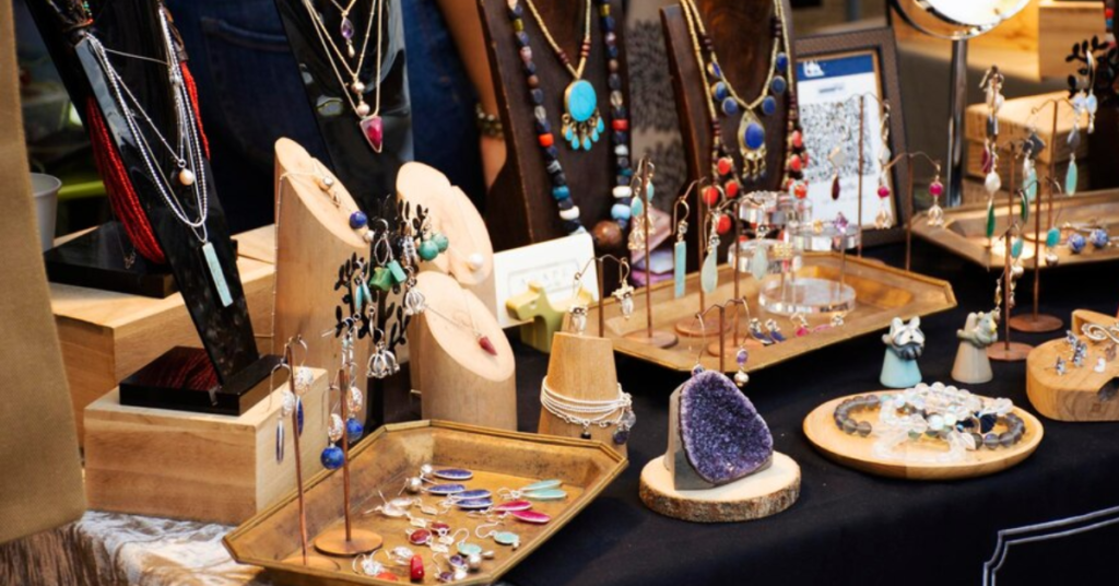15 Jewelry Vendor Display Ideas to Captivate Customers