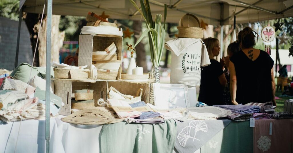 15 Brilliant Vendor Display Ideas to Attract More Customers