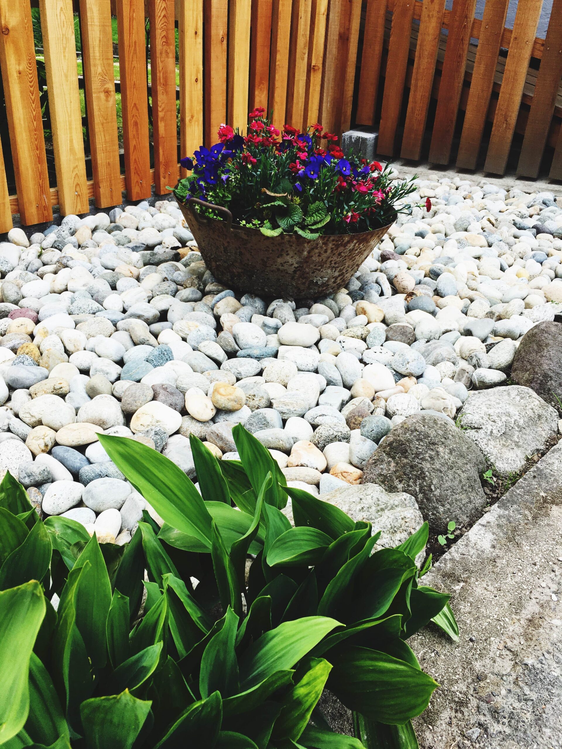 15 White Rock Landscaping Ideas to Enhance Your Outdoors